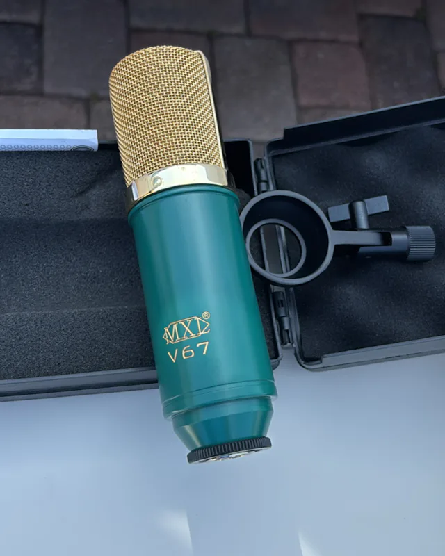 MXL Studio Condenser Microphone with Case | Resyn